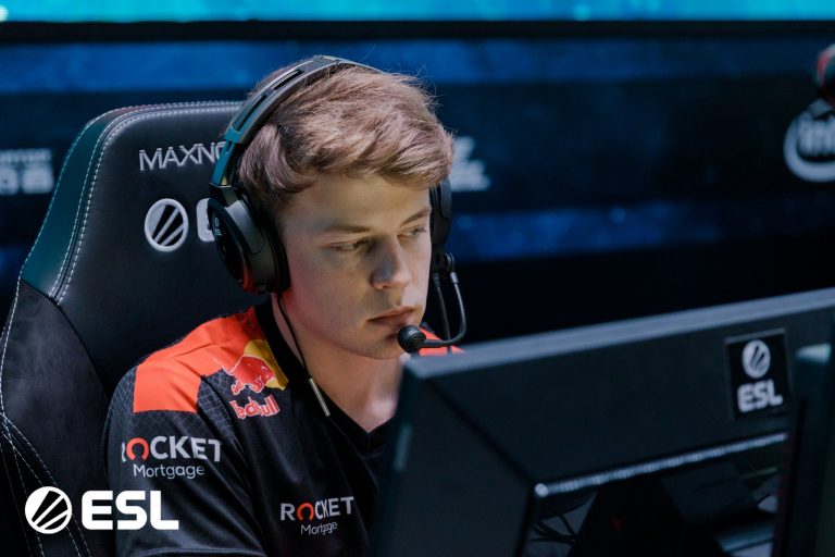 jks vai a jogo com a FaZe no IEM Katowice