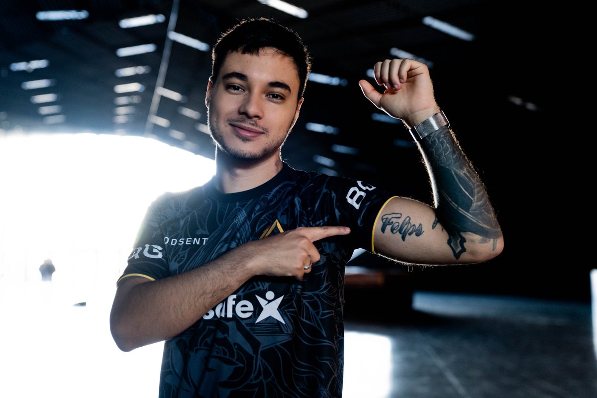 felps anuncia regresso ao ativo