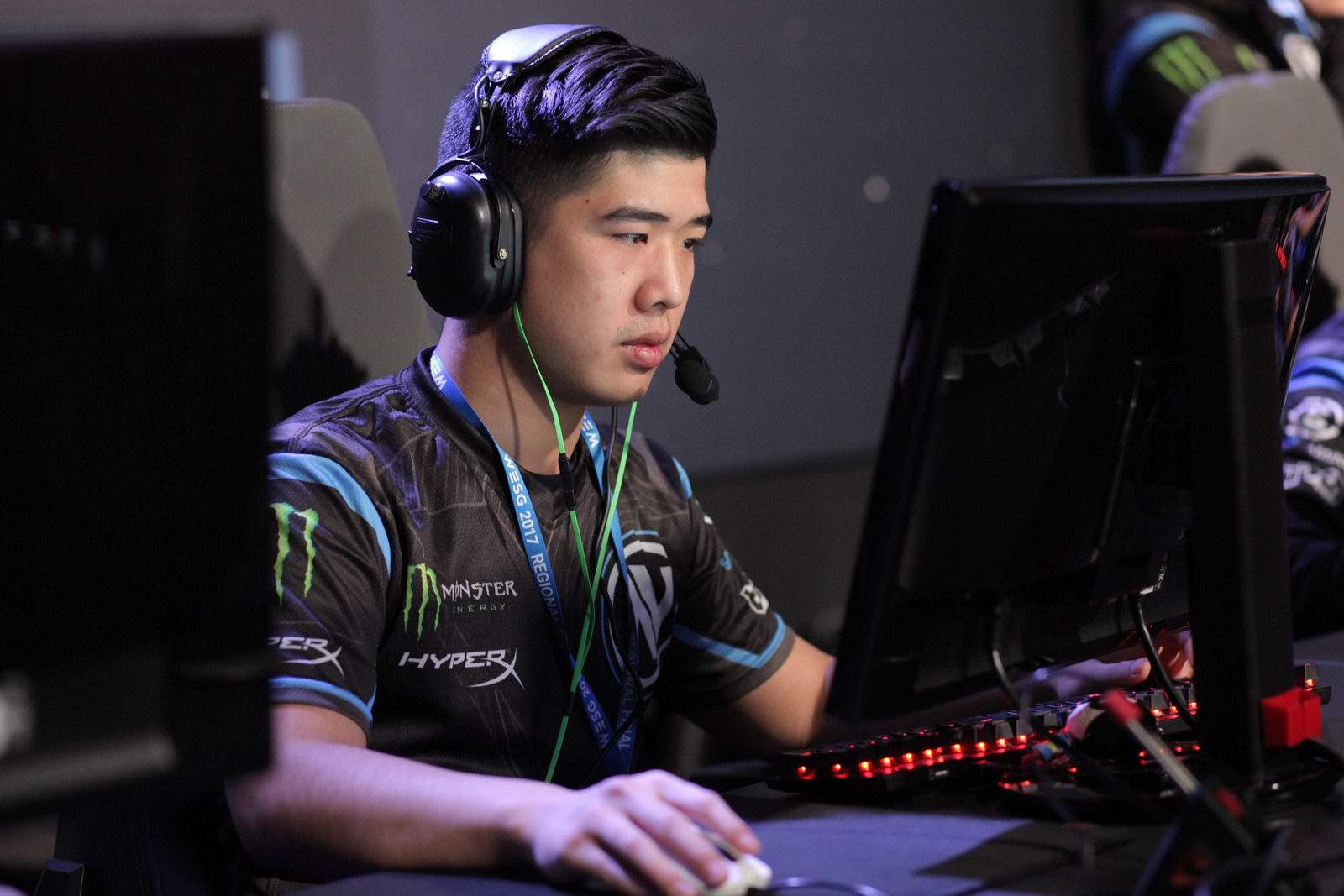 SIXER junta-se à Falcons para torneio no Dubai