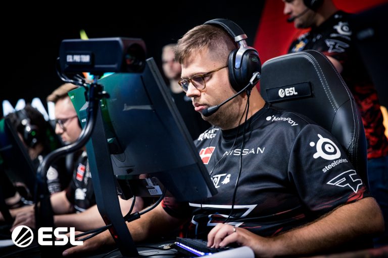 FaZe sobrevive a susto nos playoffs da ESL Pro League