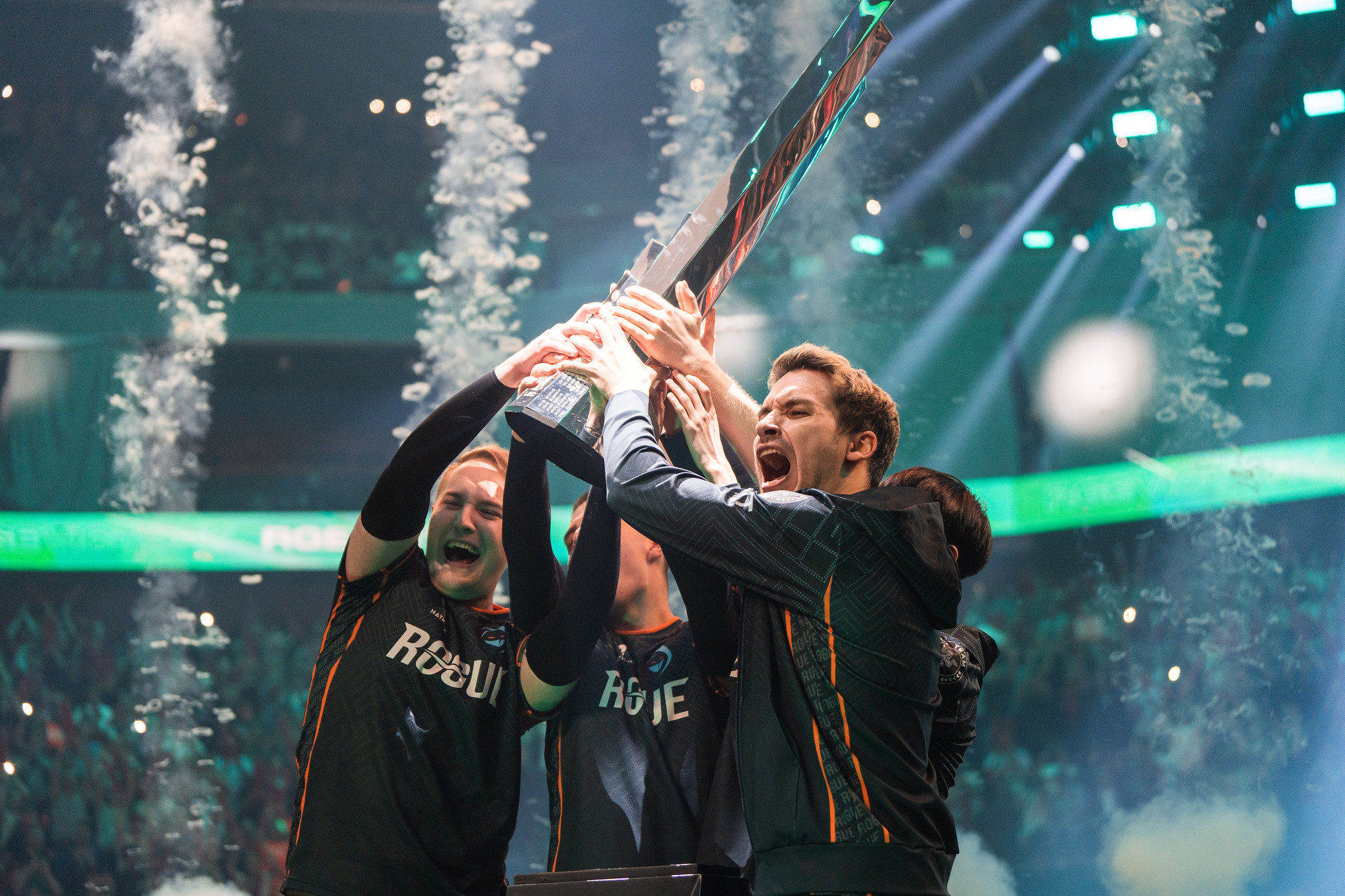 Rogue varre G2 para conquistar a LEC Summer Rogue varre G2 para conquistar a LEC Summer