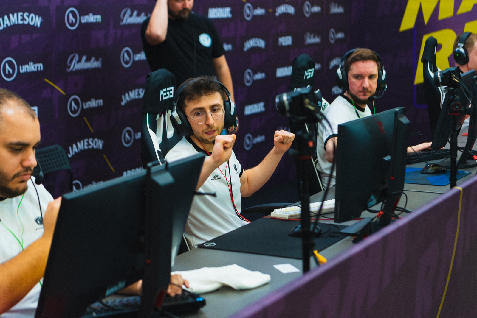 Invictus Gaming desliga equipa internacional