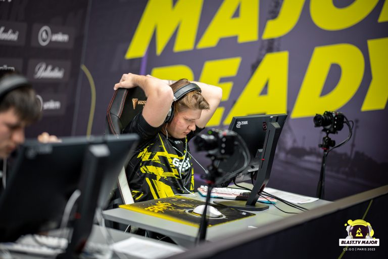 Equipa de s1mple reduzida a quatro jogadores