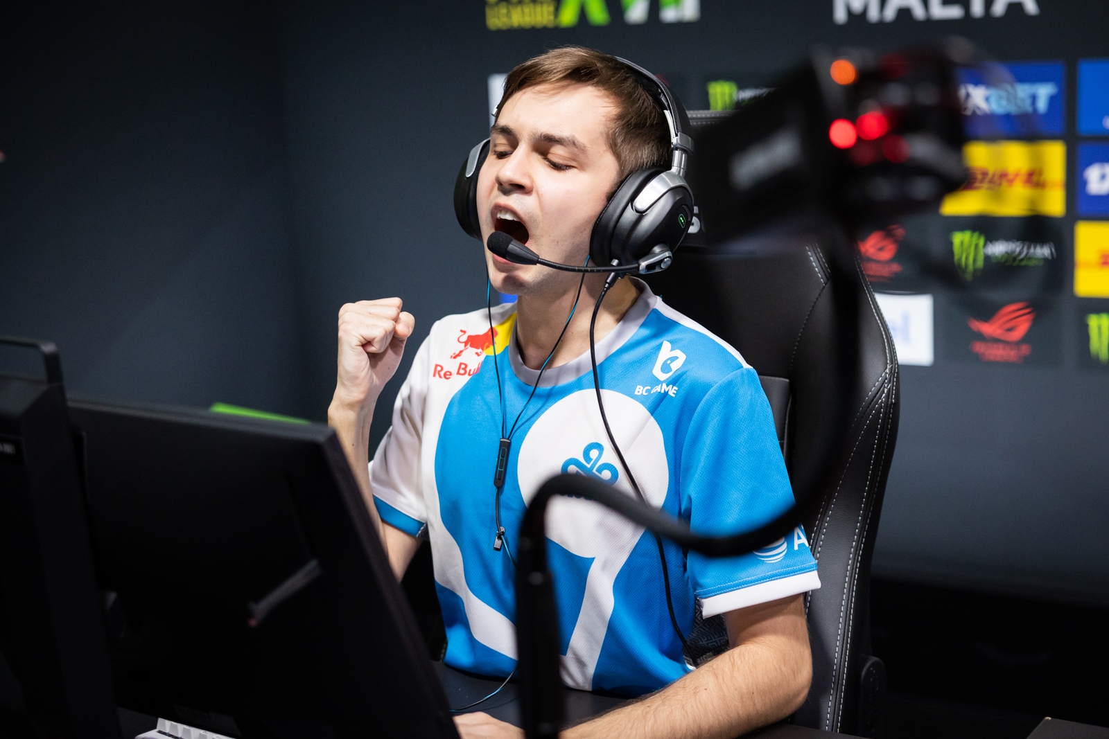 Spirit ganha corrida por sh1ro