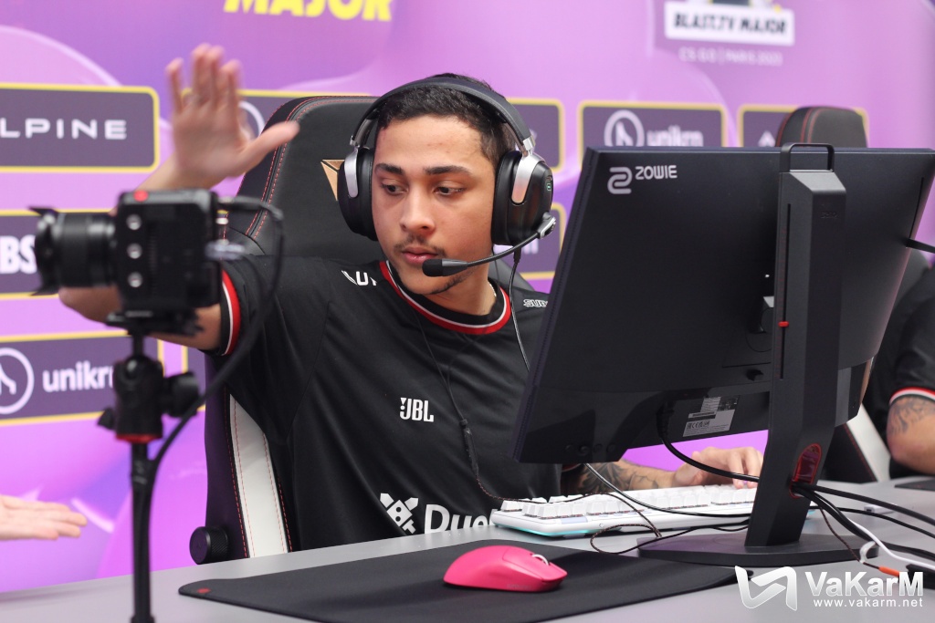 zevy abandona a paiN