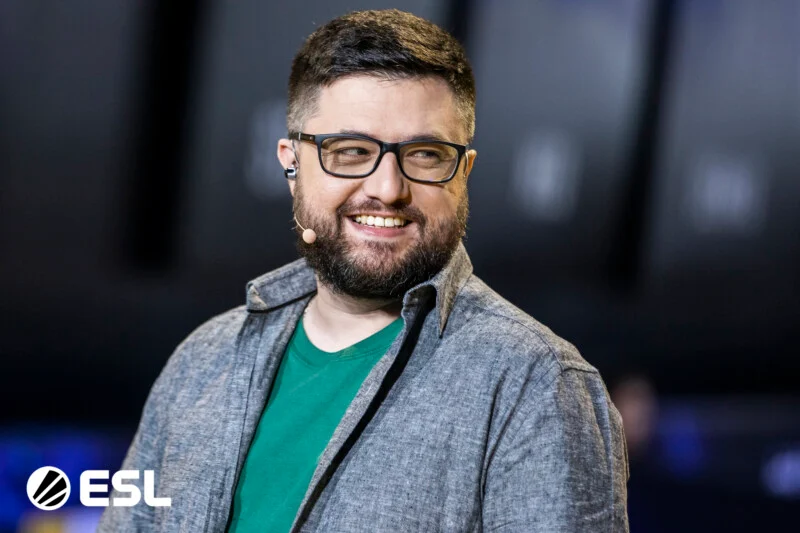 peacemaker é o treinador da Bad News Eagles