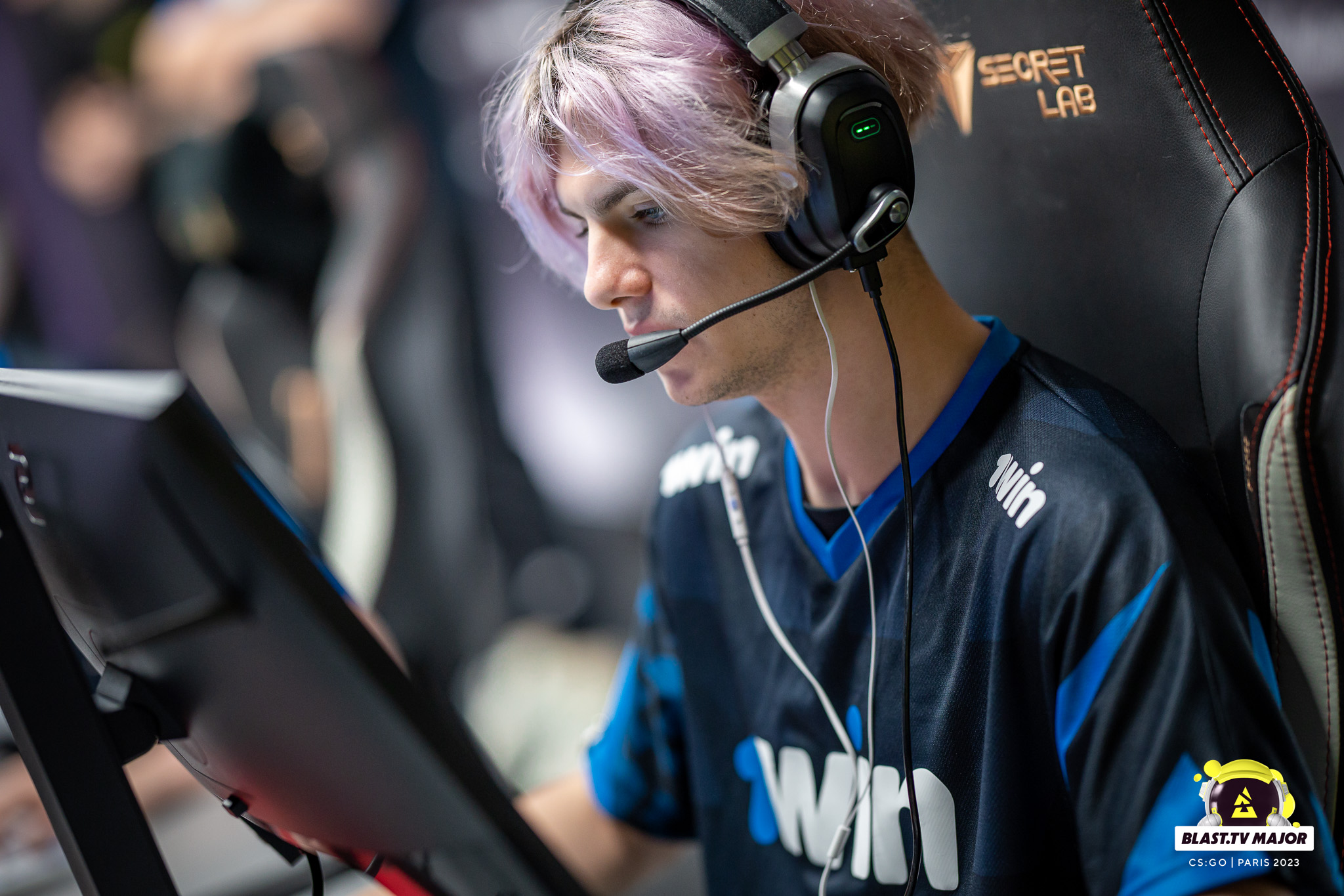 Aurora oficializa entradas de deko e hooch para treinador