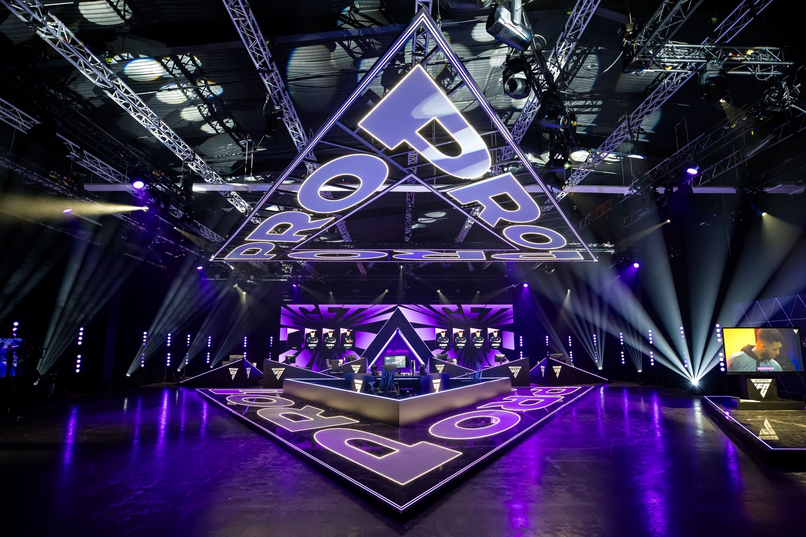 Portugueses avançam para o qualificador do FC Pro Open