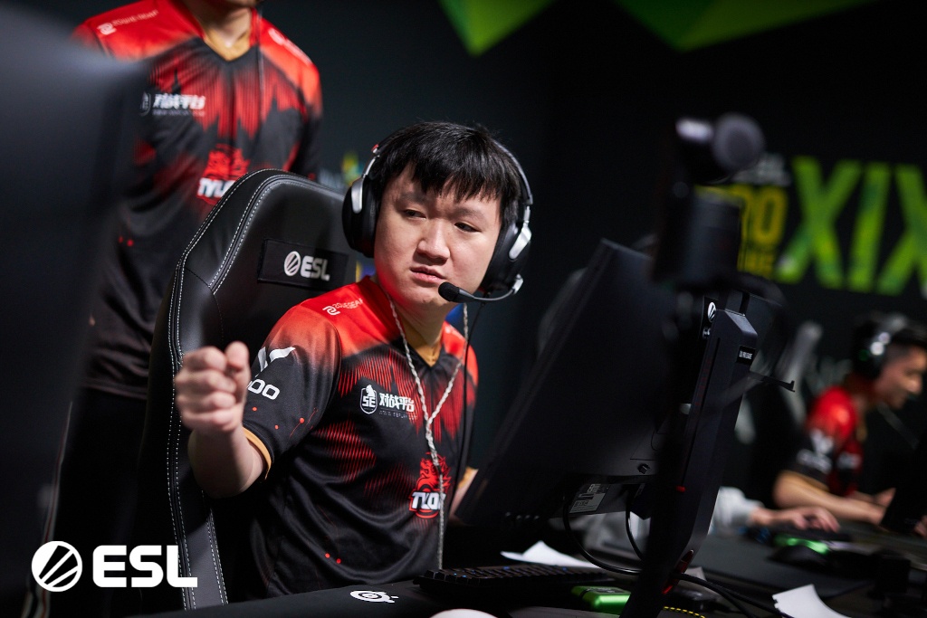 advent anuncia fim de carreira como jogador