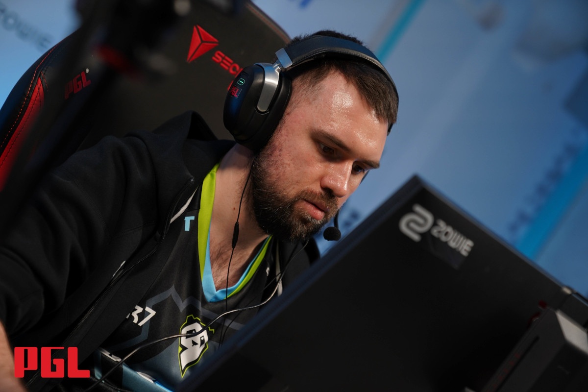 glowiing e iDISBALANCE na lista de transferências da 9 Pandas