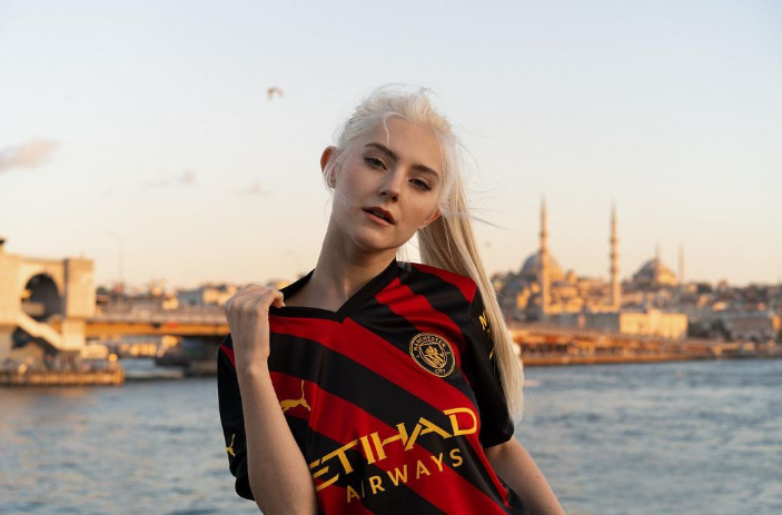 Sucesso da Wildcard de Amouranth aproxima atriz pornográfica do CS2