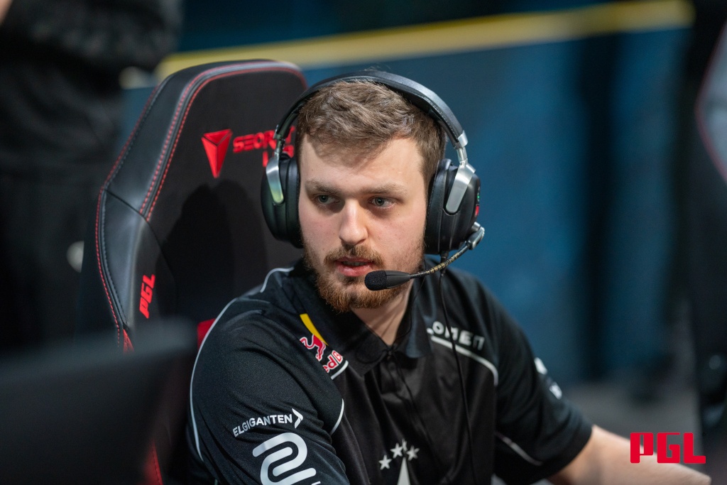 Astralis segura Staehr com novo contrato