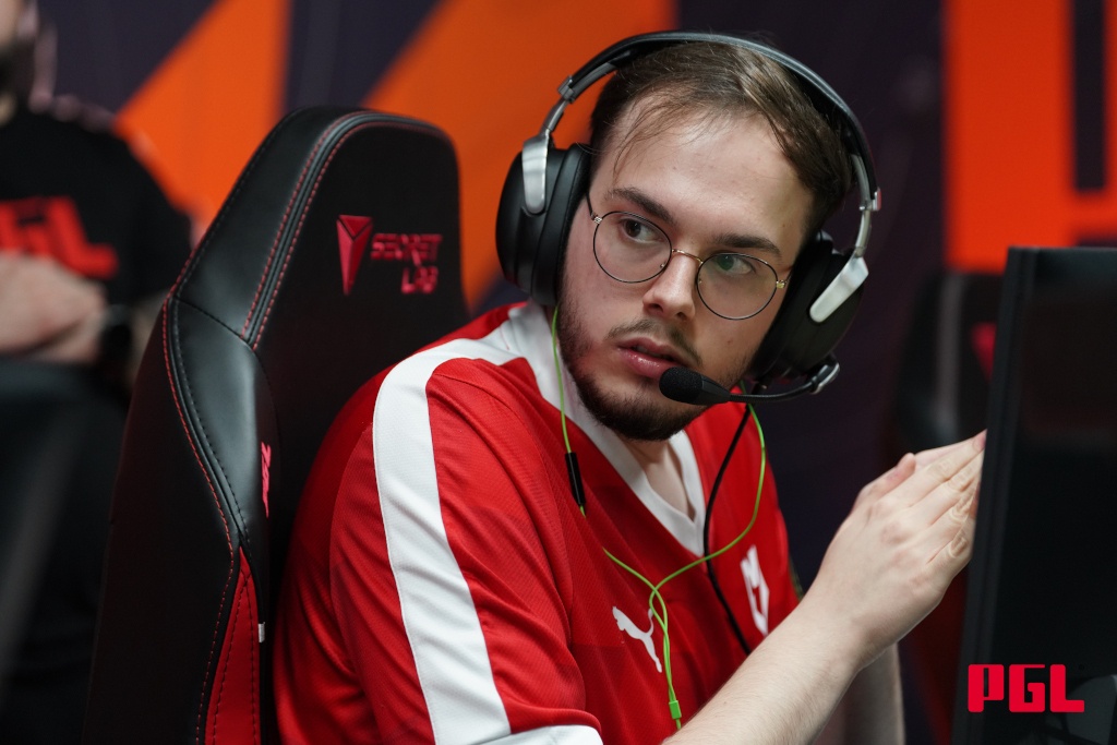 MOUZ segura xertioN com novo contrato